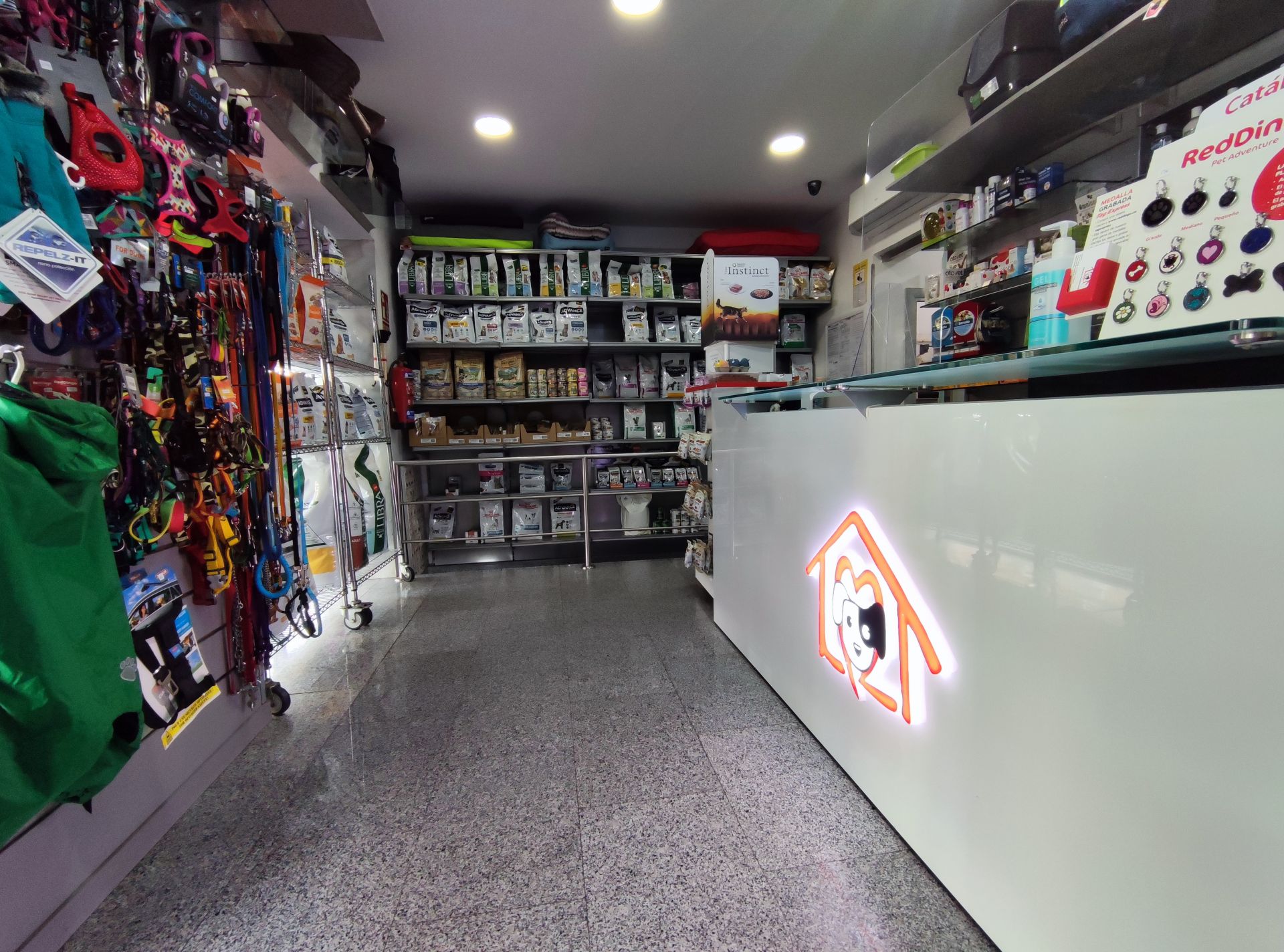 La Casa del Perro - Clínica veterinaria - Metro Urgel